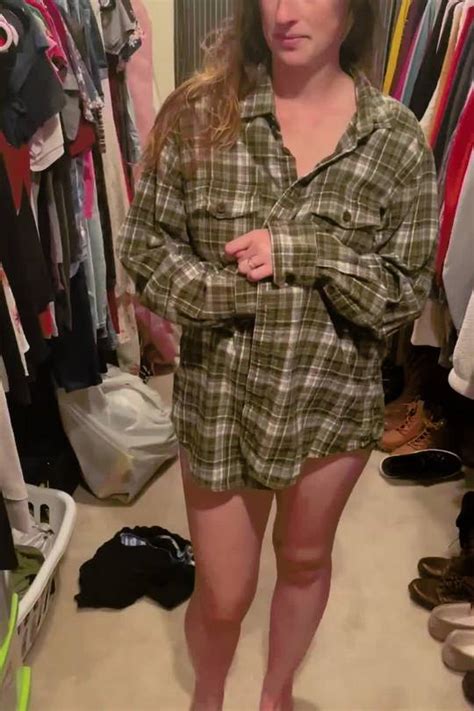 Just Curious If My 4 Kid My Mombod Can Still Give You A Boner Scrolller