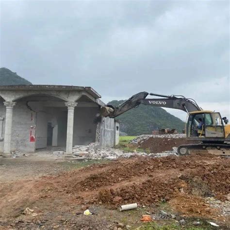 【恭城】栗木镇依法拆除3栋房屋 为灌平高速建设护航高速公路施工任务