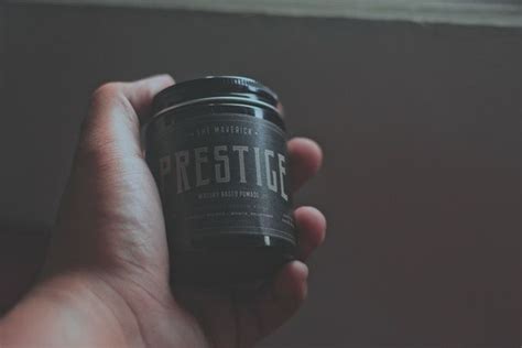 Tips Menggunakan Pomade Yang Benar Untuk Pria Rambut Ikal