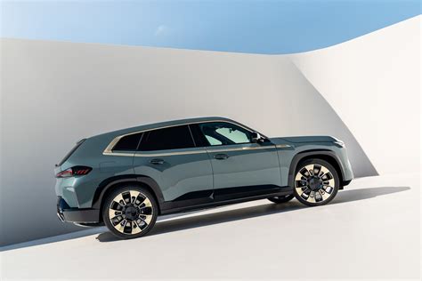Представлен самый мощный и дорогой кроссовер BMW (видео)