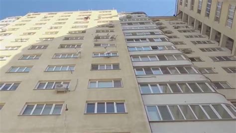 Caz șocant în Capitală Un copil de doi ani a căzut de la etajul unui
