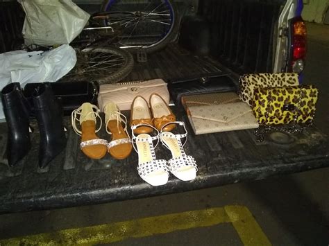 Mulheres São Presas Em Flagrante Suspeitas De Furtar Bolsas E Sapatos