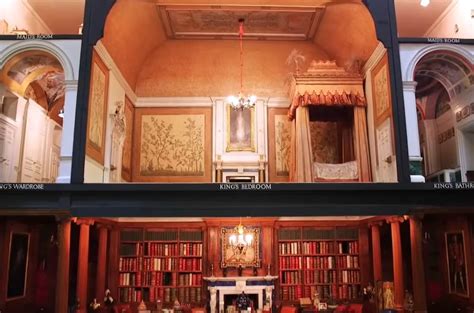 La Casa Delle Bambole Della Regina Mary Con Biblioteca In Miniatura