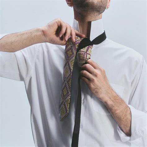 Dorhan Hand Embroidered Mens Tie Souchen