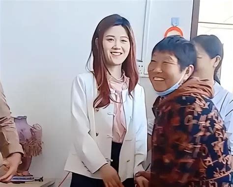 網傳大衣哥新兒媳是二婚，曬大鑽戒表白朱小偉，4套婚紗價值60萬 每日頭條