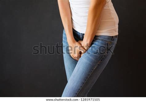Woman Needs Pee Editar Agora Foto Stock 1285971505