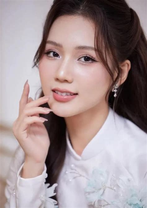 Ngọc Anh Phố Trong Làng Mặc áo Dài Họa Tiết Công Trong Lễ ăn Hỏi