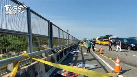 國3大貨車運快篩南下 追撞施工車釀2死3傷