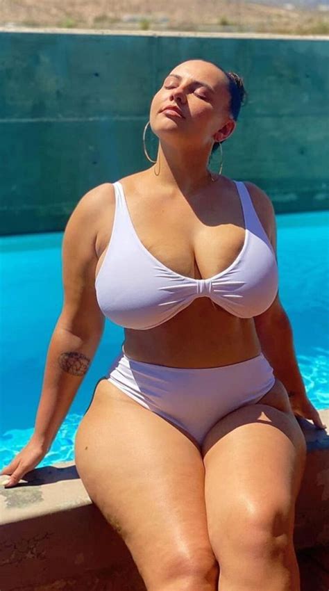 9 Hot Sexy Anna Douglas Bikini Pics