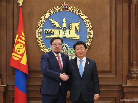 Улсын Их Хурлын дарга Г Занданшатар Элчин сайд Ким Жун Гү г хүлээн авч