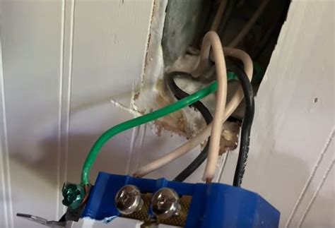 How To Ground An Outlet Without A Ground Wire Steps