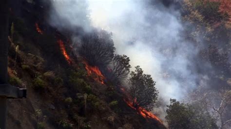 10 Acre Brush Fire Erupts In Corona Near 91 Freeway Abc7 Los Angeles