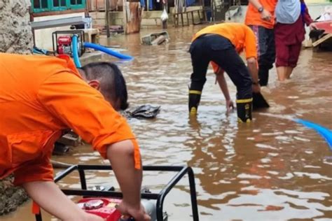 Imbas Hujan Deras Ini Wilayah Dan Jalan Terendam Banjir Di Jakarta