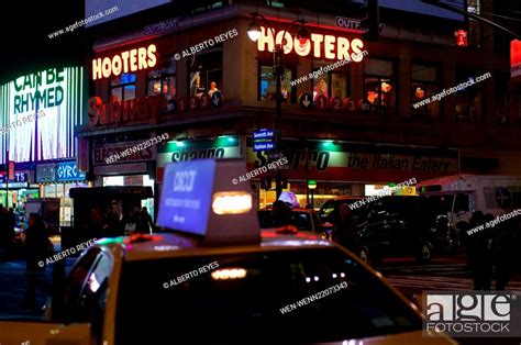 Hooters Manhattan Relocation Party With The 2015 Hooters Swimsuit