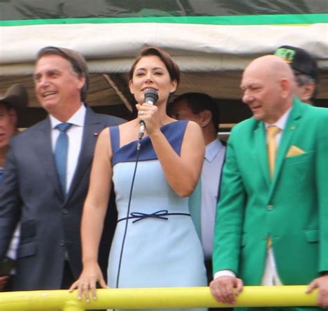 Estilista De Sc Confeccionou Vestido Usado Por Michelle Bolsonaro No 7