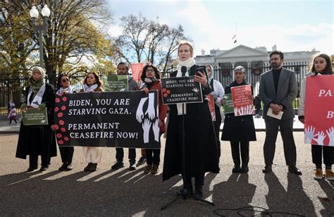 7 Potret Bintang Sex And The City Demo Bela Palestina Sampai Mogok Makan