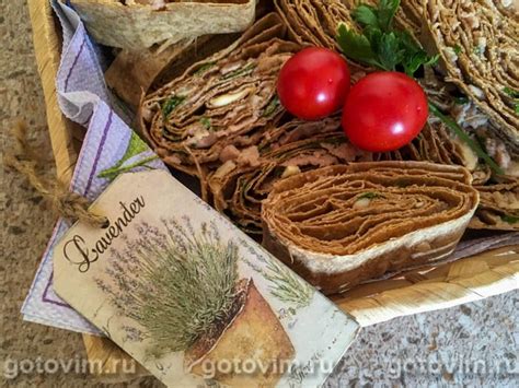 Ржаной лаваш с паштетом и сыром маскарпоне. Рецепт с фото