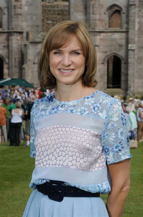 Download Fiona Bruce Posing Elegantly For A Photoshoot Wallpaper