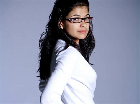 whats the name of this dark haired girl 5 replies 1520056