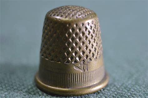 Купить Наперсток латунный Швейные принадлежности Латунь Клеймо 4 СССР 1 цены фото описание