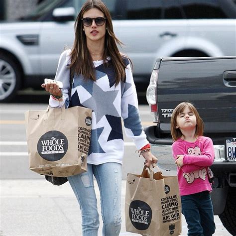 Alessandra Ambrosio Ignora Cara Feia Da Filha Em Compras No