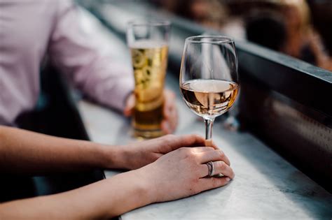 8 Signs Youre Dating An Alcoholic And What You Can Do