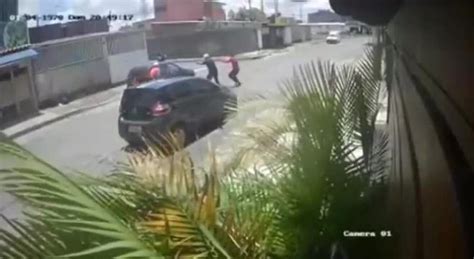 PMs de Goiás são presos suspeitos de envolvimento em assassinato de casal no DF Goiás G