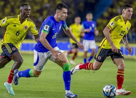 Sem brilho Brasil volta a jogar mal e perde de virada para a Colômbia