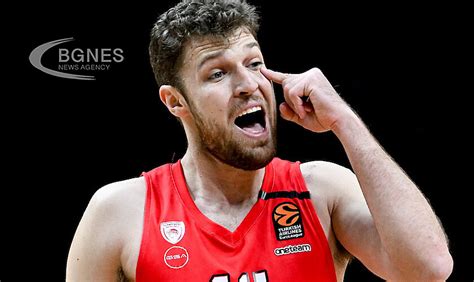 Везенков завърши с актив от 4 точки и 3 борби при победата на Сак