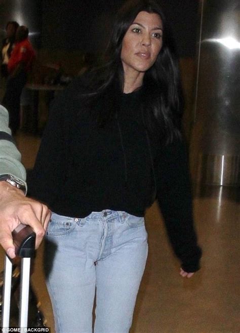 Kourtney Kardashian Wears White Bikini In Mexico Daily Mail Online