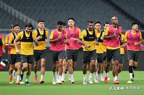 恒大踩场备战天王山之战 士气高昂无惧疲惫 组图 上海热线体育频道