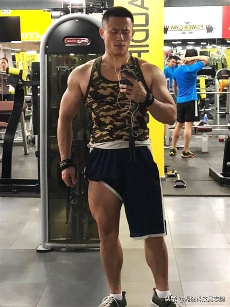 愛健身的90後，用四年時代雕刻出滿身肌肉，胸肌霸氣麒麟臂健壯 每日頭條