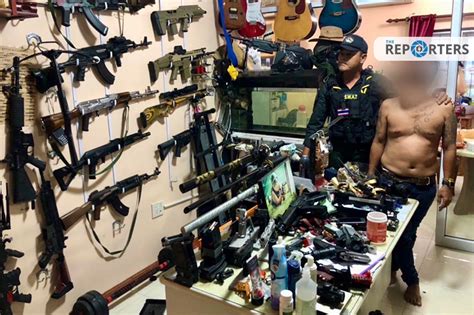 ผบ ตร สั่งตรวจสอบเข้ม ช่างแอร์ โชว์คลังแสงปืนลงโซเชียล The Reporters