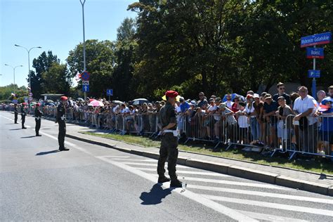 Defilada w dniu Święta Wojska Polskiego Szef MON widać siłę polskiej