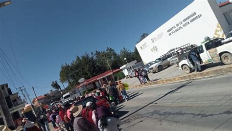 Habitantes de la sierra Zongolica protestan en contra de la Secretaría de Salud