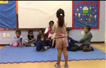 SciELO Brasil Indissociabilidade entre emoções e letramentos na sala de aula de bebês e