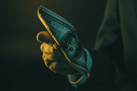 俄罗斯“出走”美元 人民币进入巴西 美元体系已出现“裂缝”！ 金点言论 金投网