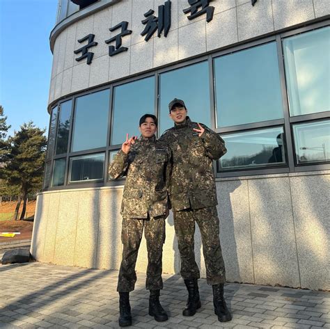 김동준 너무 좋은 사람들과 응원 해주신 모든 분들 덕분에 행복했습니다 모두 새해 복 많이 받으세요 🧧🫡 전역