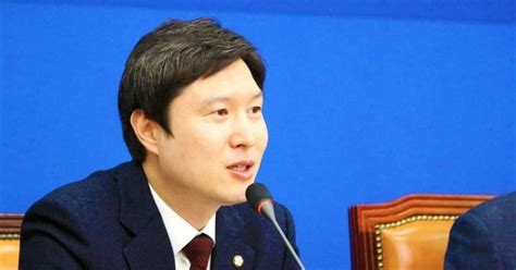 민주당 소장파 김해영 이재명 이제 역사의 무대에서 내려와야