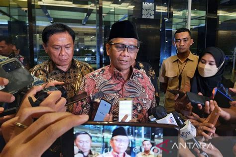 Presiden Jokowi Tunjuk Mahfud MD Sebagai Plt Menkominfo ANTARA News
