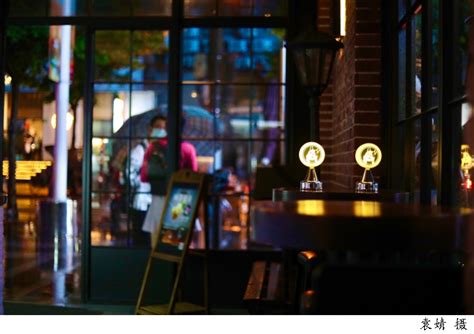 夜上海 下班后去喝杯咖啡吧深夜咖啡馆给夜生活增添一份悠闲和温馨