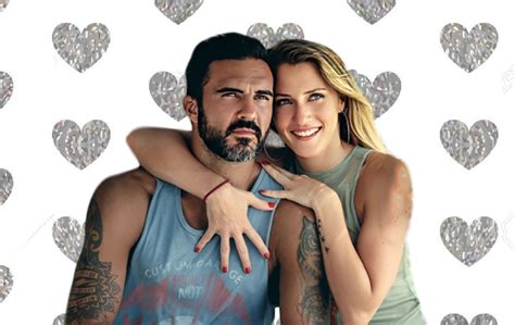 Flechazo En Un Evento Así Fue El Inicio De La Historia De Amor De Mica