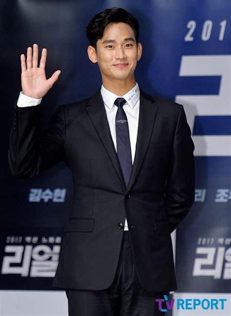 [방송][t포토] 김수현 여심 녹이는 손인사 Ytn