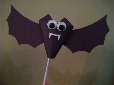 Zece activități practice de Halloween cu tema Lilieci haioși