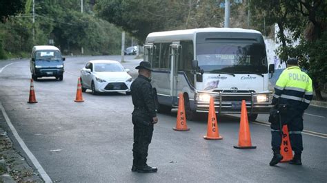 Agentes De La Policía Instalan Retenes En Diferentes Puntos De San