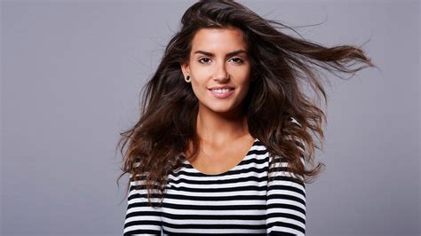 বর্ষায় চুল পড়ার সমস্যা জেনে নিন ঘরোয়া সমাধান