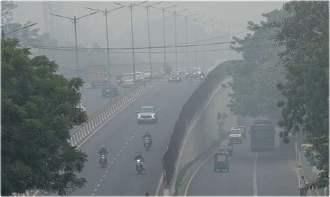 Delhi Pollution सांस लेना हुआ दुश्वार वायु गुणवत्ता ‘खराब श्रेणी में