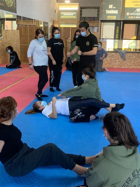 20 Mulheres Participam Em Workshop De Defesa Pessoal Labor