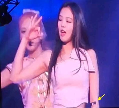 【韩娱热议】jennie 演唱会途中停止演出健康异常 打吊瓶上舞台！ 哔哩哔哩