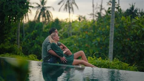 337 Couple Pool Kissing Stock Videos Footage And 4k Video Clips Getty